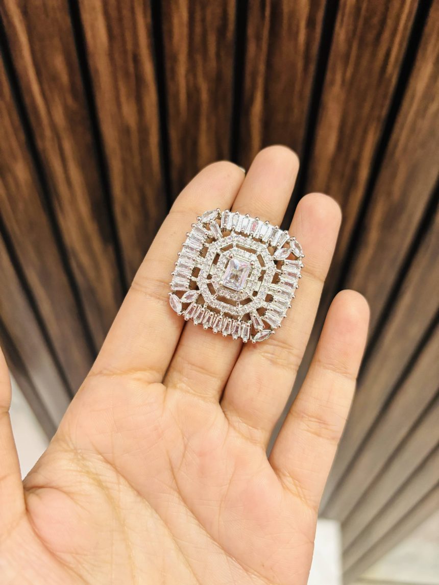 Square cocktail ad ring – Sajana by Shagun